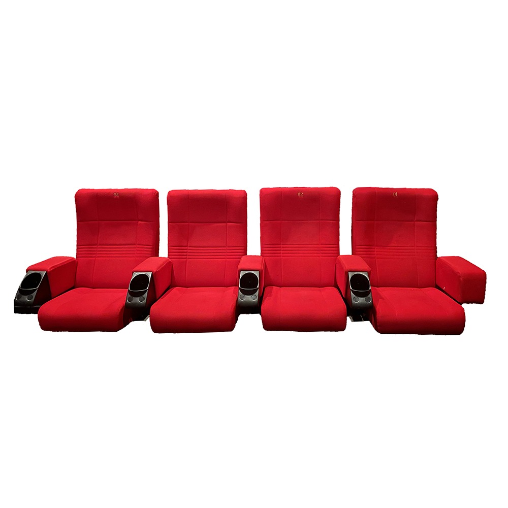 Biografstole i rødt stof